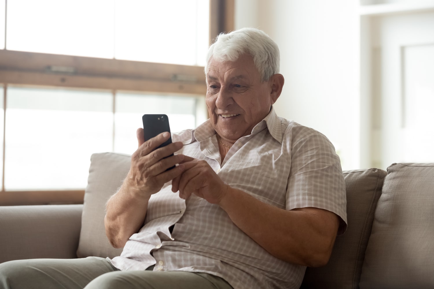 Canadian Low income Seniors Eligible For Free Smartphone From TELUS 